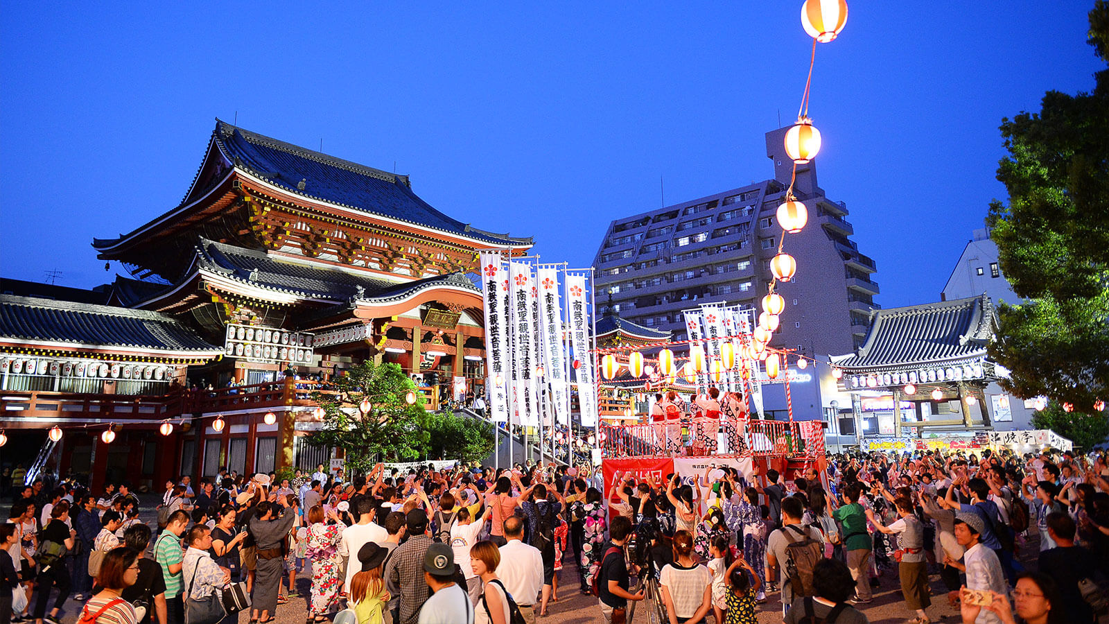 【Osu Shopping Street】 The most energetic shopping district in Japan ...